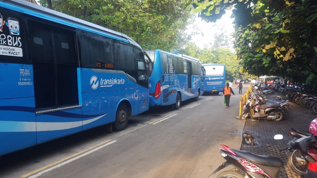 123 Rute Transjakarta Beroperasi Normal - Bisnis Jakarta